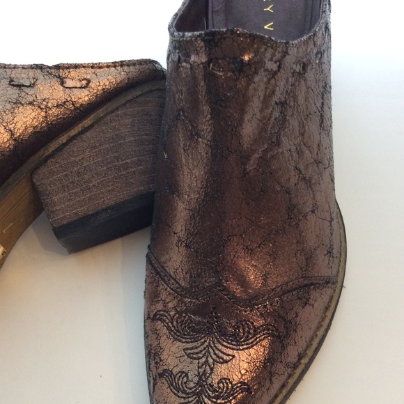 Very Volatile | Shoes | New Very Volatilebronzed Western Mule Clog ...